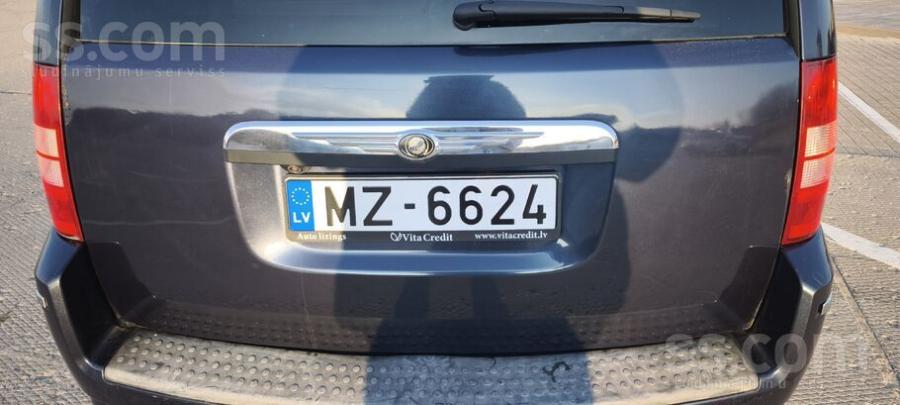 Blue Chrysler Grand Voyager 2009 in Ventspils, with an engine capacity of 2.80 L and mileage of 283 thousand km for 4600 €, photo 9 on AUTOMOTO.COM.LV