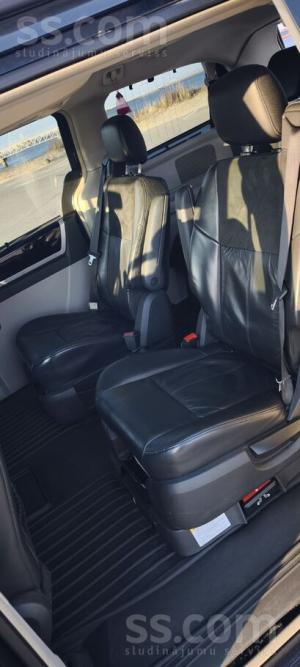 Blue Chrysler Grand Voyager 2009 in Ventspils, with an engine capacity of 2.80 L and mileage of 283 thousand km for 4600 €, photo 12 on AUTOMOTO.COM.LV