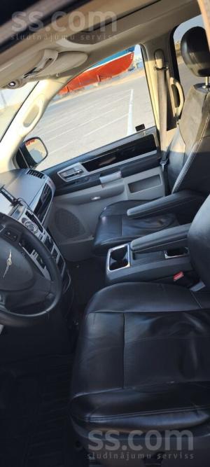 Blue Chrysler Grand Voyager 2009 in Ventspils, with an engine capacity of 2.80 L and mileage of 283 thousand km for 4600 €, photo 14 on AUTOMOTO.COM.LV