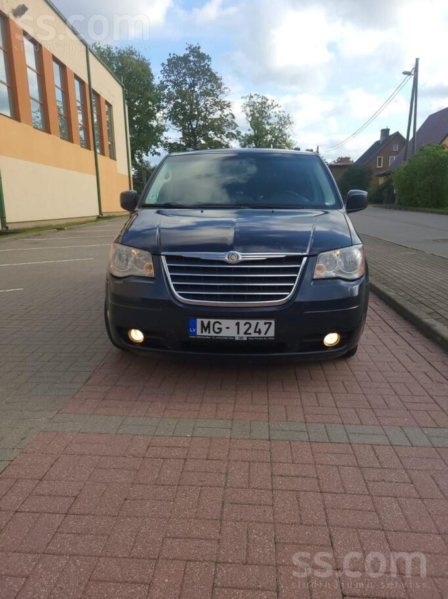 Zils Chrysler Grand Voyager 2009 Cēsis, ar dzinēja tilpumu 2.80 L un nobraukumu 334 tūkst. km par 3200 €, foto 3 vietnē AUTOMOTO.COM.LV