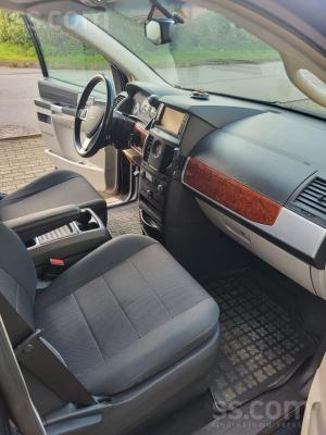 Zils Chrysler Grand Voyager 2009 Cēsis, ar dzinēja tilpumu 2.80 L un nobraukumu 334 tūkst. km par 3200 €, foto 4 vietnē AUTOMOTO.COM.LV