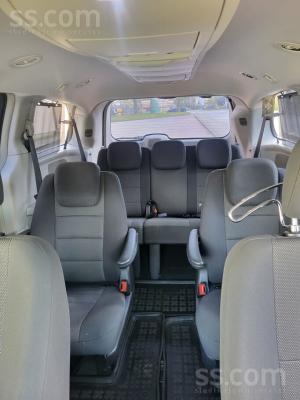 Zils Chrysler Grand Voyager 2009 Cēsis, ar dzinēja tilpumu 2.80 L un nobraukumu 334 tūkst. km par 3200 €, foto 5 vietnē AUTOMOTO.COM.LV