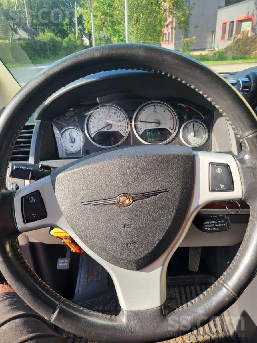 Zils Chrysler Grand Voyager 2009 Cēsis, ar dzinēja tilpumu 2.80 L un nobraukumu 334 tūkst. km par 3200 €, foto 6 vietnē AUTOMOTO.COM.LV