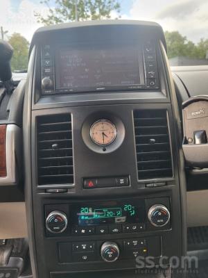 Zils Chrysler Grand Voyager 2009 Cēsis, ar dzinēja tilpumu 2.80 L un nobraukumu 334 tūkst. km par 3200 €, foto 9 vietnē AUTOMOTO.COM.LV