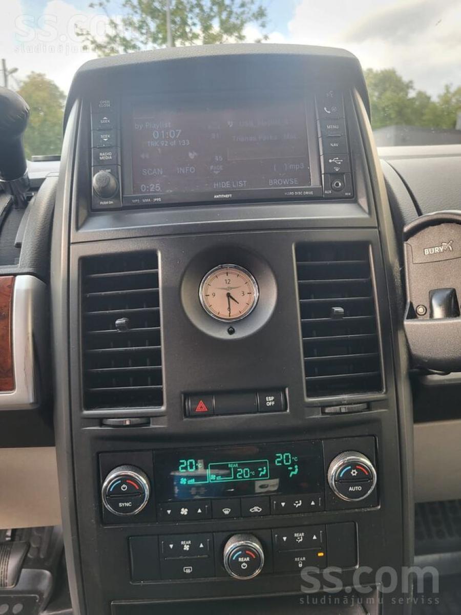 Zils Chrysler Grand Voyager 2009 Cēsis, ar dzinēja tilpumu 2.80 L un nobraukumu 334 tūkst. km par 3200 €, foto 9 vietnē AUTOMOTO.COM.LV