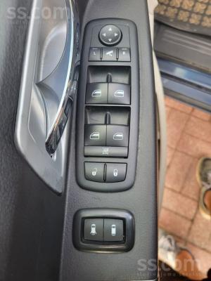 Zils Chrysler Grand Voyager 2009 Cēsis, ar dzinēja tilpumu 2.80 L un nobraukumu 334 tūkst. km par 3200 €, foto 11 vietnē AUTOMOTO.COM.LV