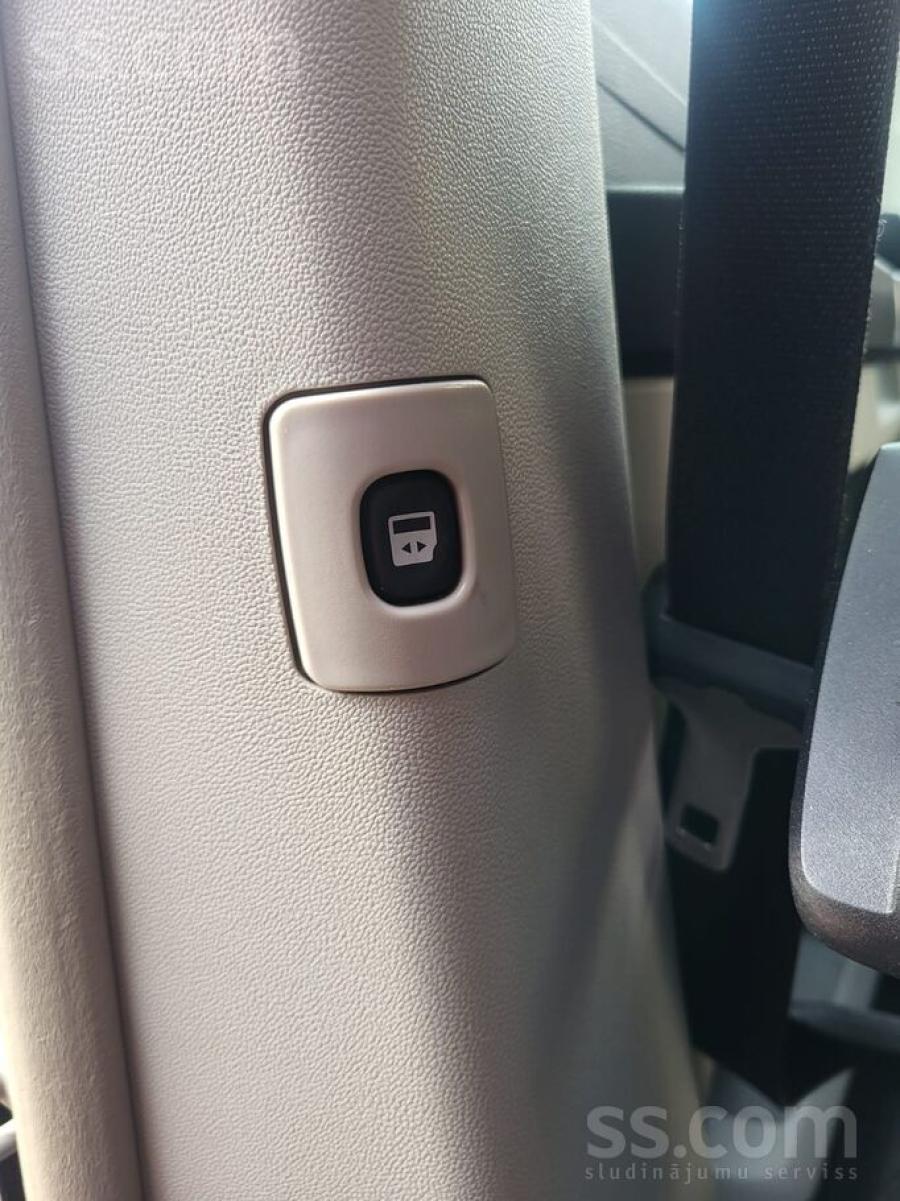 Zils Chrysler Grand Voyager 2009 Cēsis, ar dzinēja tilpumu 2.80 L un nobraukumu 334 tūkst. km par 3200 €, foto 12 vietnē AUTOMOTO.COM.LV