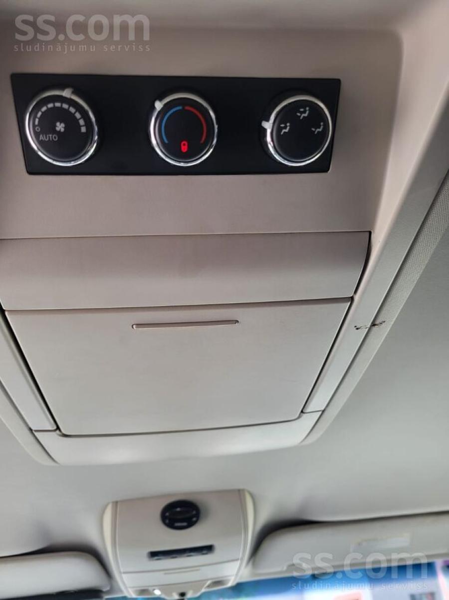 Zils Chrysler Grand Voyager 2009 Cēsis, ar dzinēja tilpumu 2.80 L un nobraukumu 334 tūkst. km par 3200 €, foto 13 vietnē AUTOMOTO.COM.LV