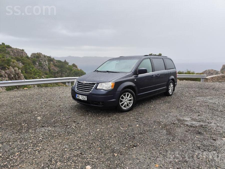 Zils Chrysler Grand Voyager 2009 Cēsis, ar dzinēja tilpumu 2.80 L un nobraukumu 334 tūkst. km par 3200 €, foto 16 vietnē AUTOMOTO.COM.LV