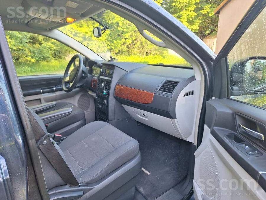 Zils Chrysler Grand Voyager 2009 Kuldīga, ar dzinēja tilpumu 2.80 L un nobraukumu 0 tūkst. km par 2550 €, foto 6 vietnē AUTOMOTO.COM.LV