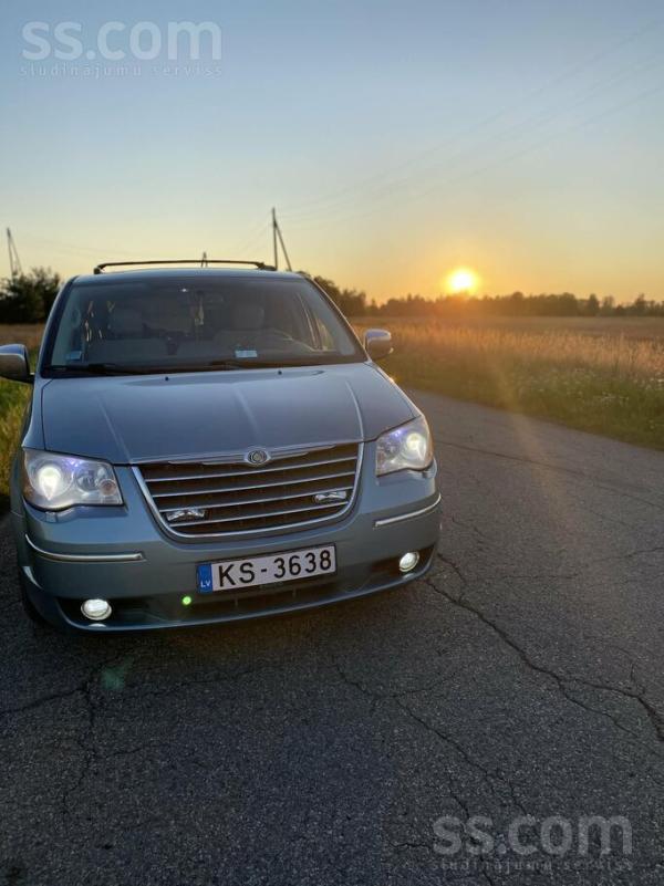Zils Chrysler Grand Voyager 2009 Rīga, ar dzinēja tilpumu 2.70 L un nobraukumu 337 tūkst. km par 1500 €, foto 1 vietnē AUTOMOTO.COM.LV