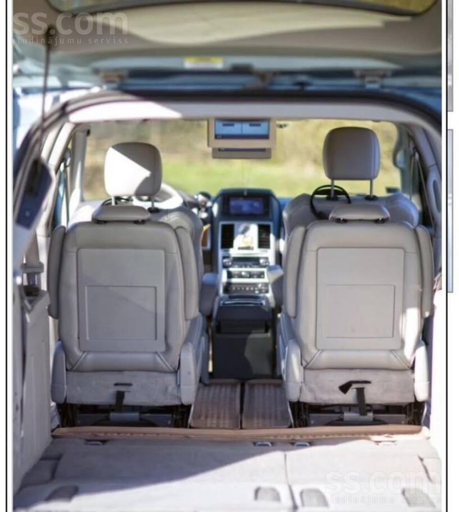 Zils Chrysler Grand Voyager 2009 Rīga, ar dzinēja tilpumu 2.70 L un nobraukumu 337 tūkst. km par 1500 €, foto 4 vietnē AUTOMOTO.COM.LV