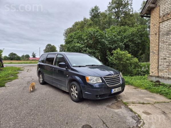 Zils Chrysler Grand Voyager 2009 Rīga, ar dzinēja tilpumu 2.80 L un nobraukumu 335 tūkst. km par 2000 €, foto 1 vietnē AUTOMOTO.COM.LV