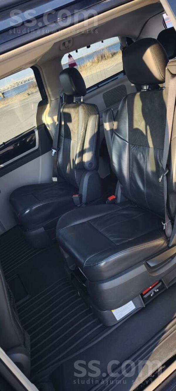 Zils Chrysler Grand Voyager 2009 Ventspils, ar dzinēja tilpumu 2.80 L un nobraukumu 284 tūkst. km par 4600 €, foto 7 vietnē AUTOMOTO.COM.LV