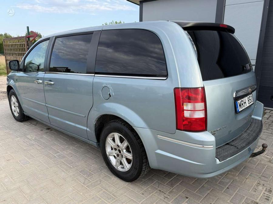 Zils Chrysler Grand Voyager 2009 Viļņa, ar dzinēja tilpumu 2.78 L un nobraukumu 300 tūkst. km par 2350 €, foto 4 vietnē AUTOMOTO.COM.LV