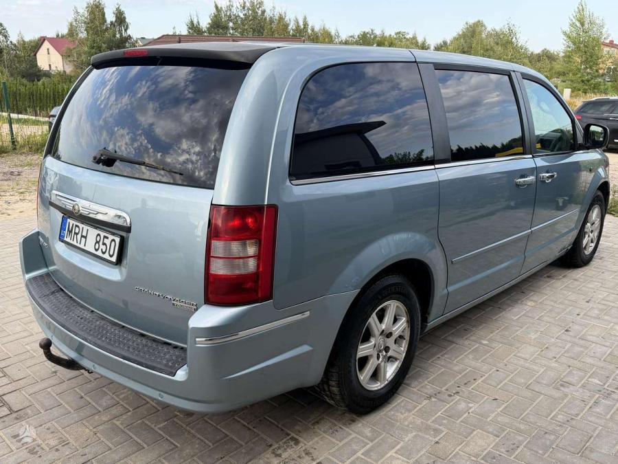 Zils Chrysler Grand Voyager 2009 Viļņa, ar dzinēja tilpumu 2.78 L un nobraukumu 300 tūkst. km par 2350 €, foto 7 vietnē AUTOMOTO.COM.LV