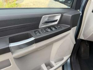 Zils Chrysler Grand Voyager 2009 Viļņa, ar dzinēja tilpumu 2.78 L un nobraukumu 300 tūkst. km par 2350 €, foto 15 vietnē AUTOMOTO.COM.LV