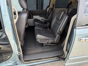 Zils Chrysler Grand Voyager 2009 Viļņa, ar dzinēja tilpumu 2.78 L un nobraukumu 300 tūkst. km par 2350 €, foto 17 vietnē AUTOMOTO.COM.LV