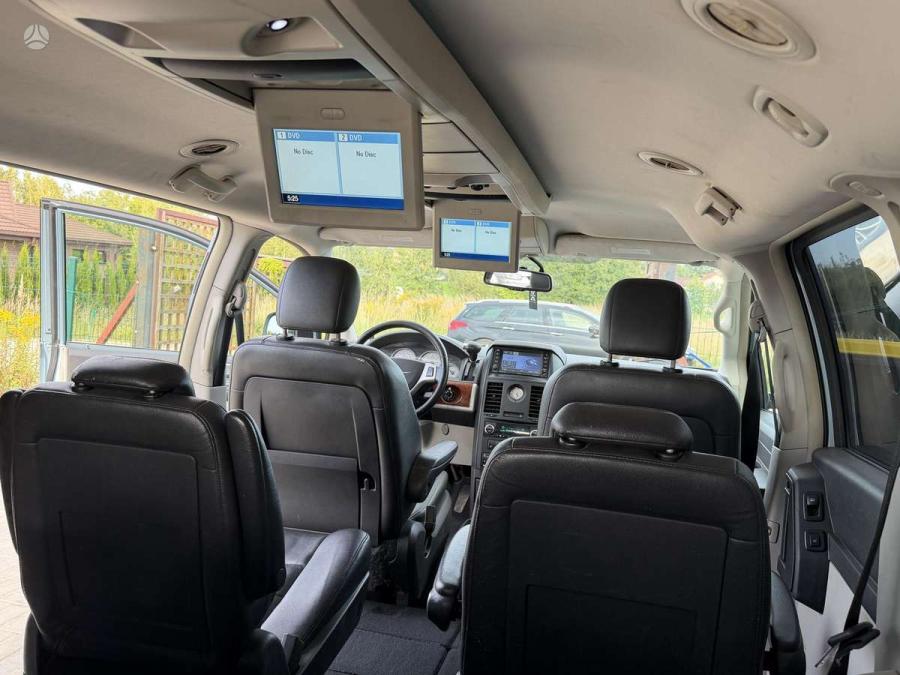 Zils Chrysler Grand Voyager 2009 Viļņa, ar dzinēja tilpumu 2.78 L un nobraukumu 300 tūkst. km par 2350 €, foto 18 vietnē AUTOMOTO.COM.LV