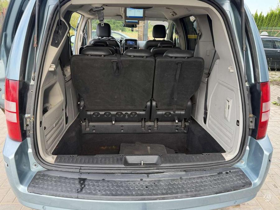 Zils Chrysler Grand Voyager 2009 Viļņa, ar dzinēja tilpumu 2.78 L un nobraukumu 300 tūkst. km par 2350 €, foto 20 vietnē AUTOMOTO.COM.LV