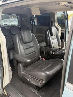 Zils Chrysler Grand Voyager 2009 Viļņa, ar dzinēja tilpumu 2.78 L un nobraukumu 300 tūkst. km par 2350 €, foto 21 vietnē AUTOMOTO.COM.LV