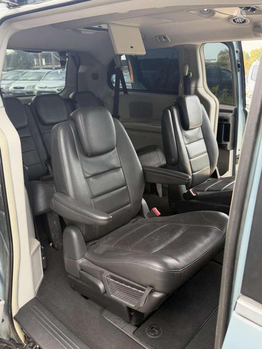 Zils Chrysler Grand Voyager 2009 Viļņa, ar dzinēja tilpumu 2.78 L un nobraukumu 300 tūkst. km par 2350 €, foto 21 vietnē AUTOMOTO.COM.LV
