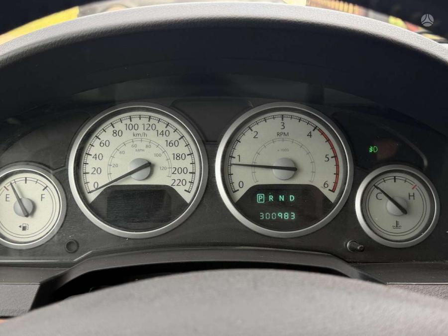 Zils Chrysler Grand Voyager 2009 Viļņa, ar dzinēja tilpumu 2.78 L un nobraukumu 300 tūkst. km par 2350 €, foto 24 vietnē AUTOMOTO.COM.LV