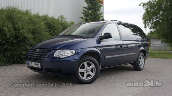 Blue Chrysler Grand Voyager 2005 in Tallinn, with an engine capacity of 2.80 L and mileage of 400 thousand km for 1499 €, photo 1 on AUTOMOTO.COM.LV