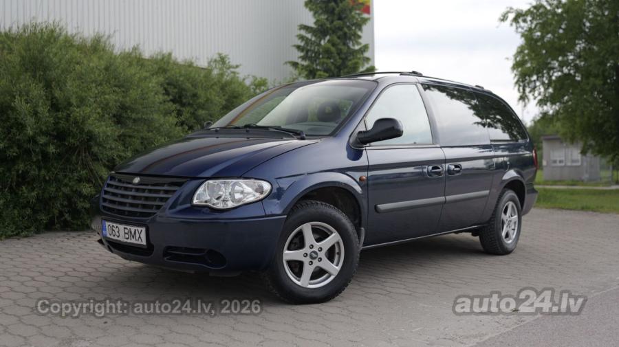 Zils Chrysler Grand Voyager 2005 Tallina, ar dzinēja tilpumu 2.80 L un nobraukumu 400 tūkst. km par 1499 €, foto 1 vietnē AUTOMOTO.COM.LV
