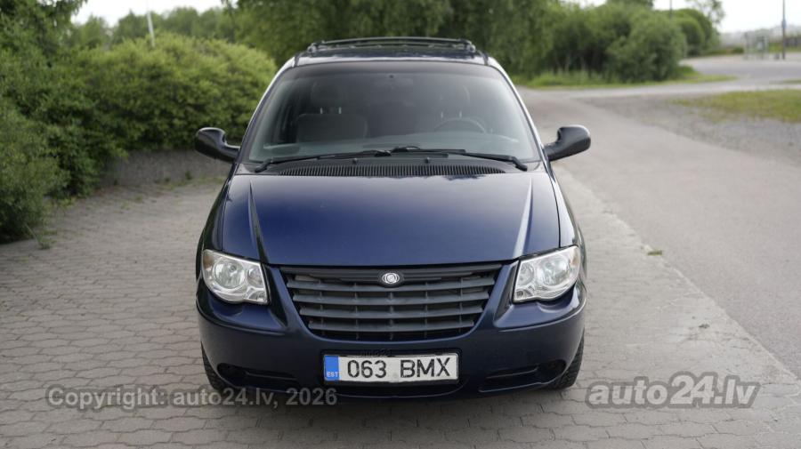 Zils Chrysler Grand Voyager 2005 Tallina, ar dzinēja tilpumu 2.80 L un nobraukumu 400 tūkst. km par 1499 €, foto 3 vietnē AUTOMOTO.COM.LV