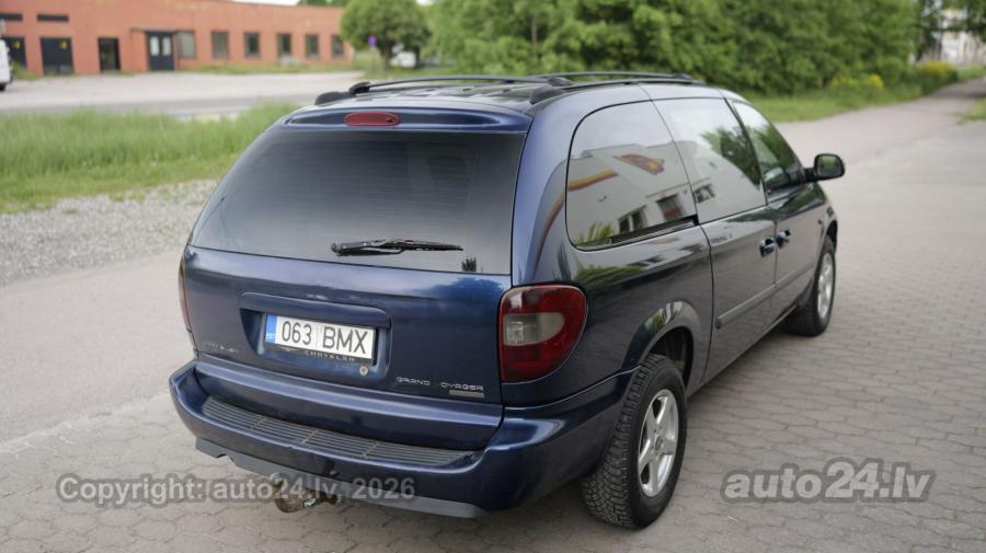 Zils Chrysler Grand Voyager 2005 Tallina, ar dzinēja tilpumu 2.80 L un nobraukumu 400 tūkst. km par 1499 €, foto 5 vietnē AUTOMOTO.COM.LV
