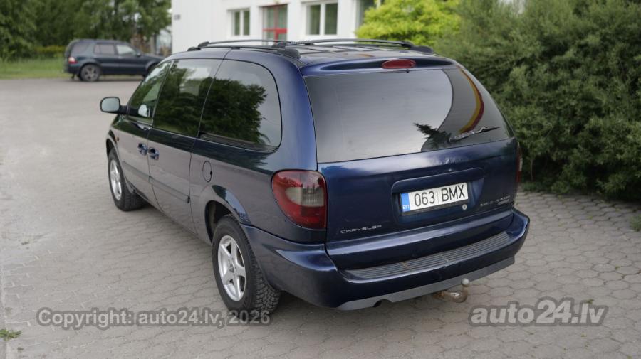 Zils Chrysler Grand Voyager 2005 Tallina, ar dzinēja tilpumu 2.80 L un nobraukumu 400 tūkst. km par 1499 €, foto 6 vietnē AUTOMOTO.COM.LV