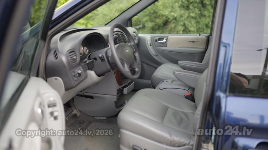 Zils Chrysler Grand Voyager 2005 Tallina, ar dzinēja tilpumu 2.80 L un nobraukumu 400 tūkst. km par 1499 €, foto 7 vietnē AUTOMOTO.COM.LV
