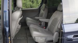 Zils Chrysler Grand Voyager 2005 Tallina, ar dzinēja tilpumu 2.80 L un nobraukumu 400 tūkst. km par 1499 €, foto 8 vietnē AUTOMOTO.COM.LV