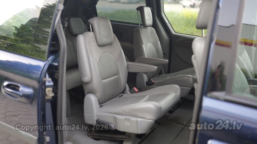 Zils Chrysler Grand Voyager 2005 Tallina, ar dzinēja tilpumu 2.80 L un nobraukumu 400 tūkst. km par 1499 €, foto 10 vietnē AUTOMOTO.COM.LV