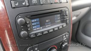 Zils Chrysler Grand Voyager 2005 Tallina, ar dzinēja tilpumu 2.80 L un nobraukumu 400 tūkst. km par 1499 €, foto 13 vietnē AUTOMOTO.COM.LV