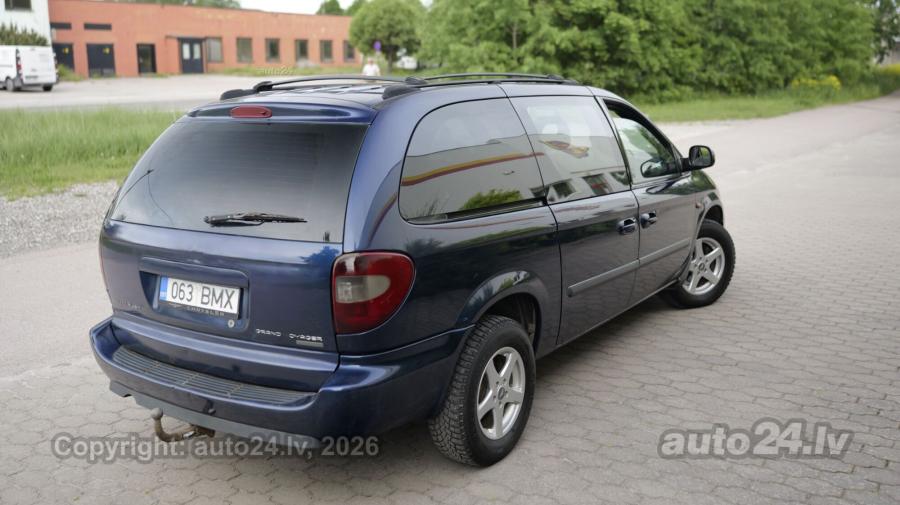 Zils Chrysler Grand Voyager 2005 Tallina, ar dzinēja tilpumu 2.80 L un nobraukumu 400 tūkst. km par 1499 €, foto 16 vietnē AUTOMOTO.COM.LV