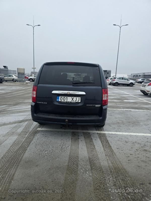 Zils Chrysler Grand Voyager 2008 Tallina, ar dzinēja tilpumu 3.80 L un nobraukumu 273 tūkst. km par 3499 €, foto 11 vietnē AUTOMOTO.COM.LV