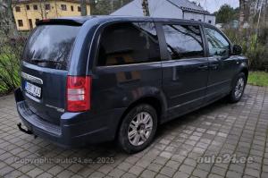 Blue Chrysler Grand Voyager 2008 in Tallinn, with an engine capacity of 3.80 L and mileage of 273 thousand km for 3790 €, photo 4 on AUTOMOTO.COM.LV