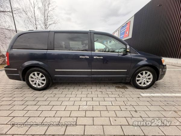Blue Chrysler Grand Voyager 2008 in Haapsalu, with an engine capacity of 3.80 L and mileage of 253 thousand km for 4000 €, photo 3 on AUTOMOTO.COM.LV