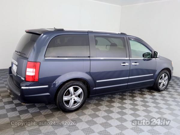 Zils Chrysler Grand Voyager 2008 Tallina, ar dzinēja tilpumu 2.80 L un nobraukumu 275 tūkst. km par 2299 €, foto 3 vietnē AUTOMOTO.COM.LV