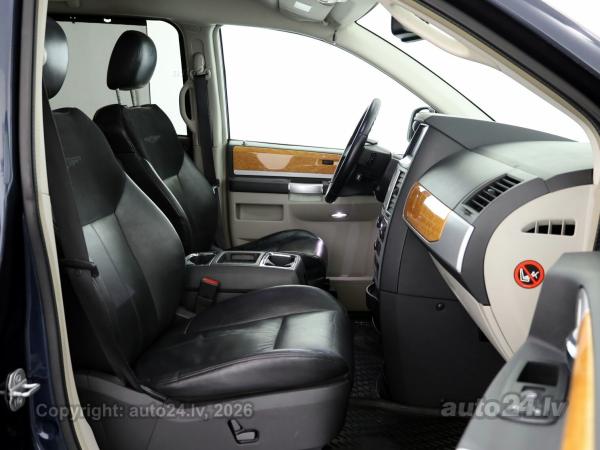 Zils Chrysler Grand Voyager 2008 Tallina, ar dzinēja tilpumu 2.80 L un nobraukumu 275 tūkst. km par 2299 €, foto 6 vietnē AUTOMOTO.COM.LV