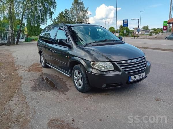 Brown Chrysler Grand Voyager 2005 in Riga, with an engine capacity of 3.30 L and mileage of 220 thousand km for 990 €, photo 2 on AUTOMOTO.COM.LV