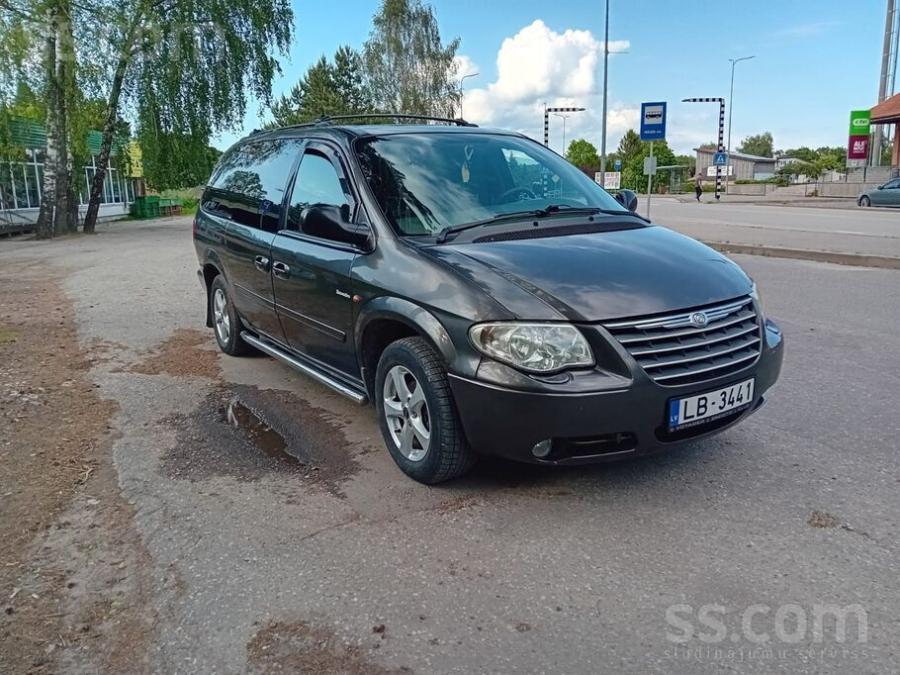 Brown Chrysler Grand Voyager 2005 in Riga, with an engine capacity of 3.30 L and mileage of 220 thousand km for 990 €, photo 2 on AUTOMOTO.COM.LV