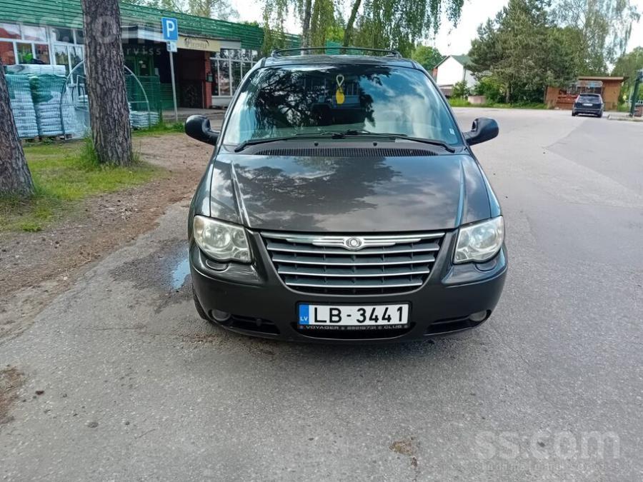 Brown Chrysler Grand Voyager 2005 in Riga, with an engine capacity of 3.30 L and mileage of 220 thousand km for 990 €, photo 3 on AUTOMOTO.COM.LV
