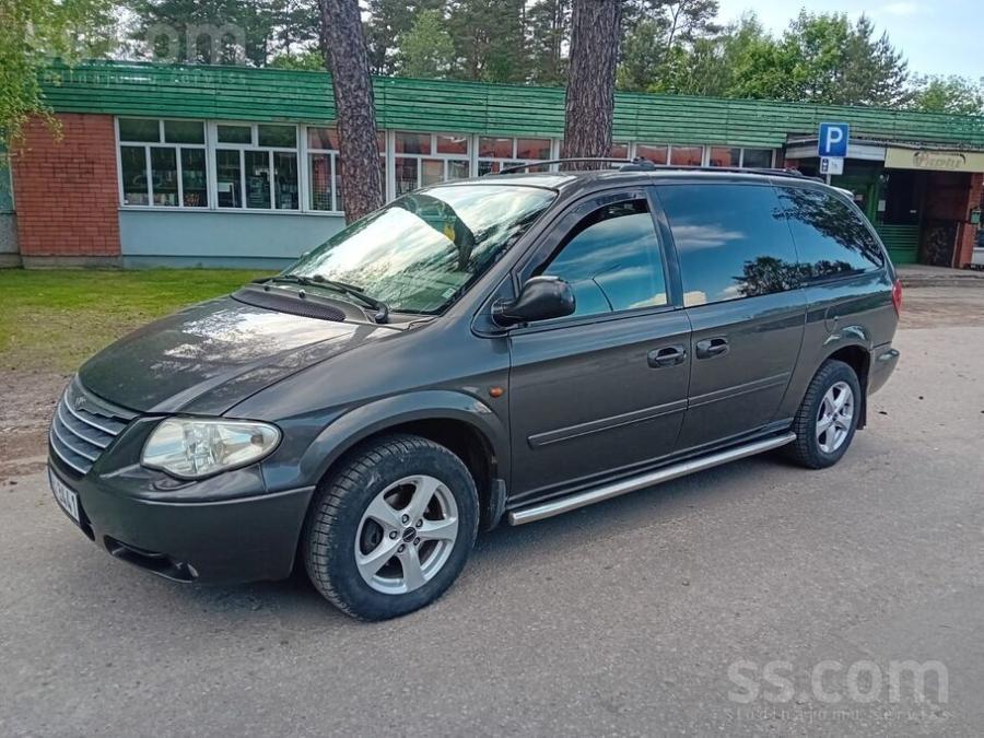 Brown Chrysler Grand Voyager 2005 in Riga, with an engine capacity of 3.30 L and mileage of 220 thousand km for 990 €, photo 6 on AUTOMOTO.COM.LV