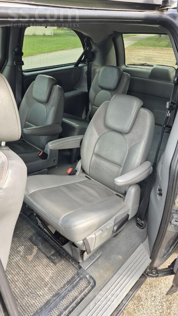 Brūns Chrysler Grand Voyager 2005 Talsi, ar dzinēja tilpumu 2.80 L un nobraukumu 277 tūkst. km par 1785 €, foto 8 vietnē AUTOMOTO.COM.LV