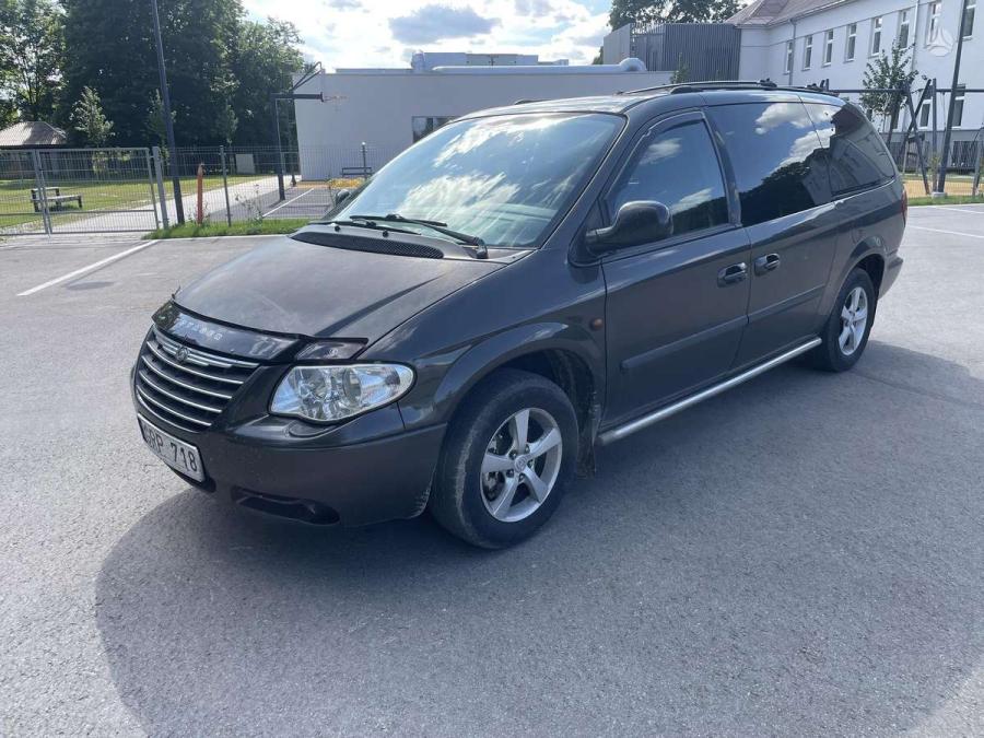 Brūns Chrysler Grand Voyager 2005 Radviliškis, ar dzinēja tilpumu 2.78 L un nobraukumu 223 tūkst. km par 2100 €, foto 1 vietnē AUTOMOTO.COM.LV