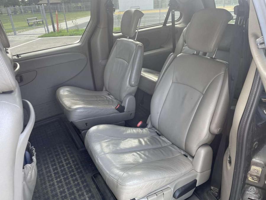 Brūns Chrysler Grand Voyager 2005 Radviliškis, ar dzinēja tilpumu 2.78 L un nobraukumu 223 tūkst. km par 2100 €, foto 7 vietnē AUTOMOTO.COM.LV