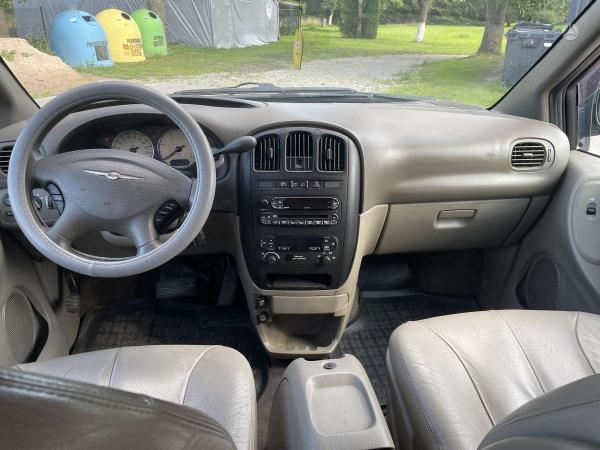 Brūns Chrysler Grand Voyager 2005 Radviliškis, ar dzinēja tilpumu 2.78 L un nobraukumu 223 tūkst. km par 2100 €, foto 7 vietnē AUTOMOTO.COM.LV